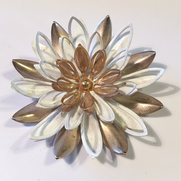 Sarah Coventry | Jewelry | Vintage Sarah Cov Flower Brooch | Poshmark